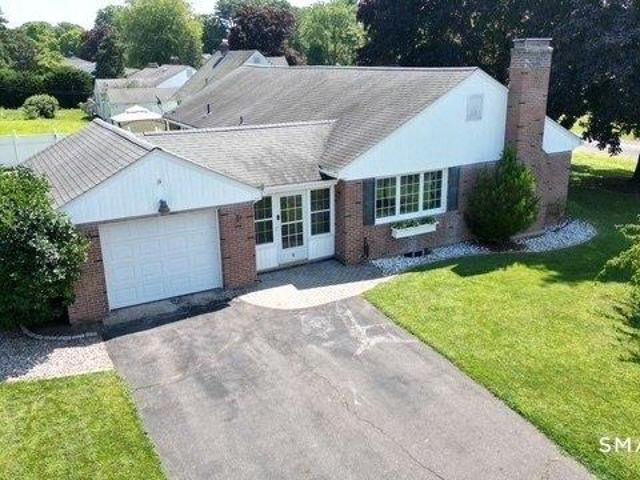 house with 3 bedroom, New Britain CT ES105127534
