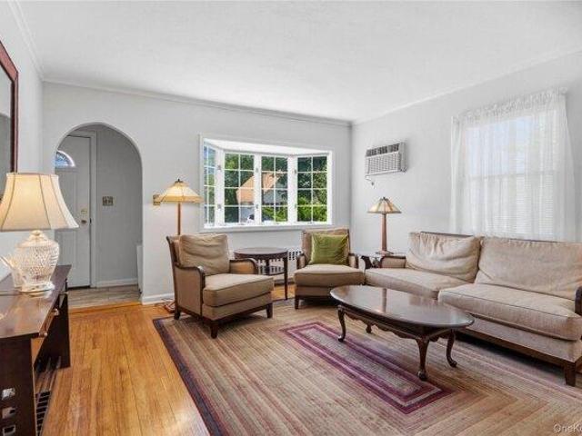 house with 3 bedroom, New Hyde Park NY ES105191800