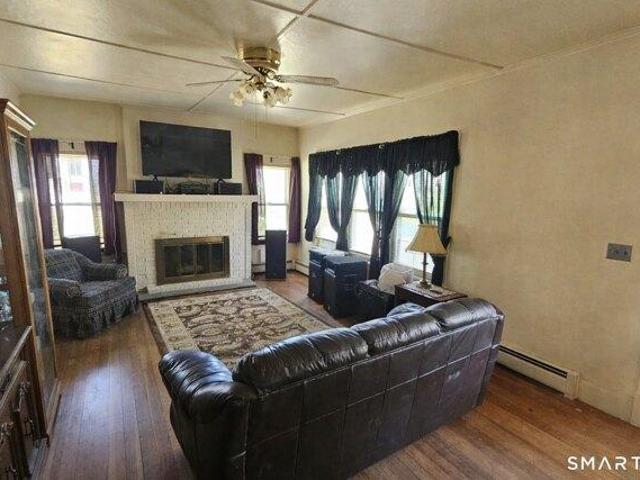 house with 3 bedroom, New London CT ES104298138