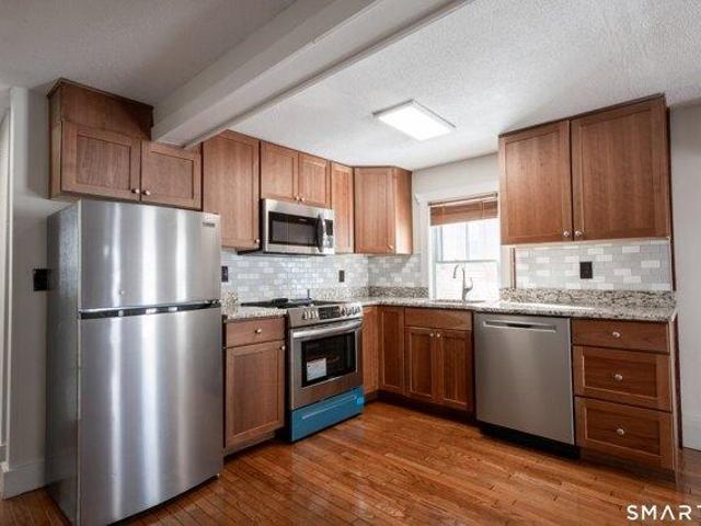 house with 3 bedroom, New London CT ES105158357