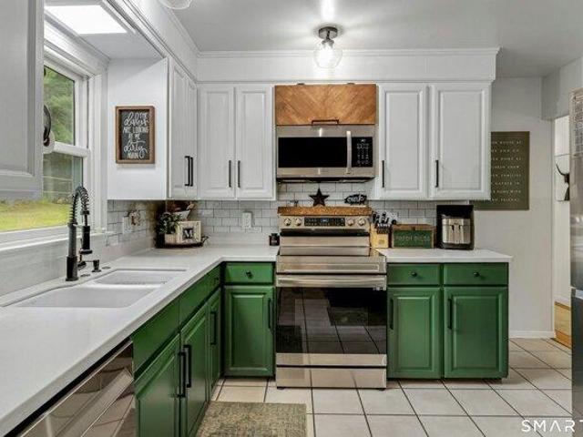 house with 3 bedroom, New Milford CT DLS102585404