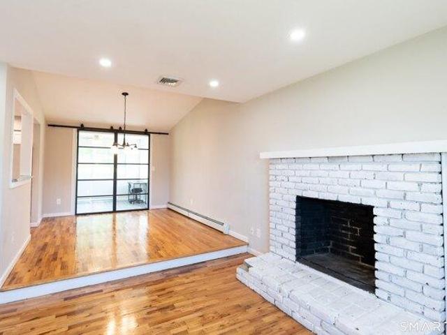 house with 3 bedroom, New Milford CT ES104541327