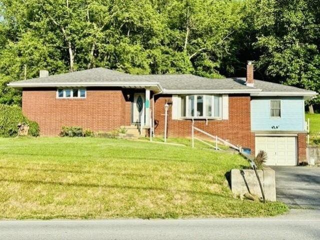house with 3 bedroom, New Stanton PA ES104904995