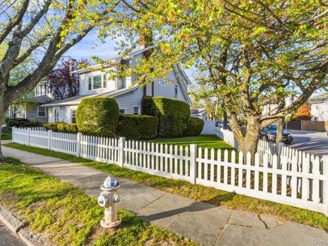 house with 3 bedroom, New Rochelle NY DS101783499