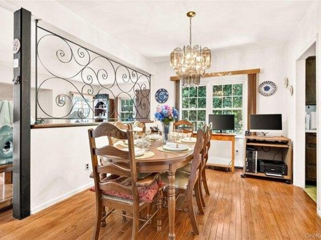 house with 3 bedroom, New Rochelle NY ES104921978
