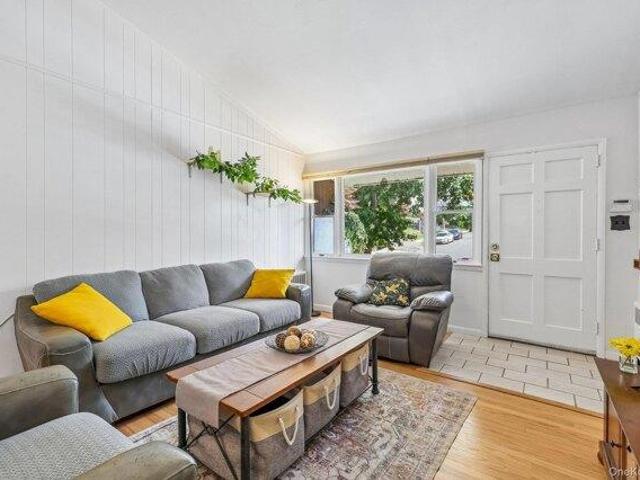 house with 3 bedroom, New Rochelle NY ES105192664