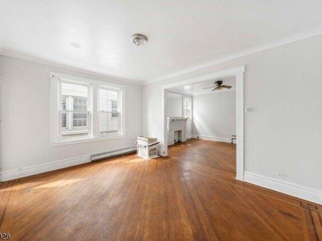 house with 3 bedroom, Newark NJ DLS101857469