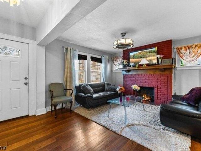 house with 3 bedroom, Newark NJ DLS102799780