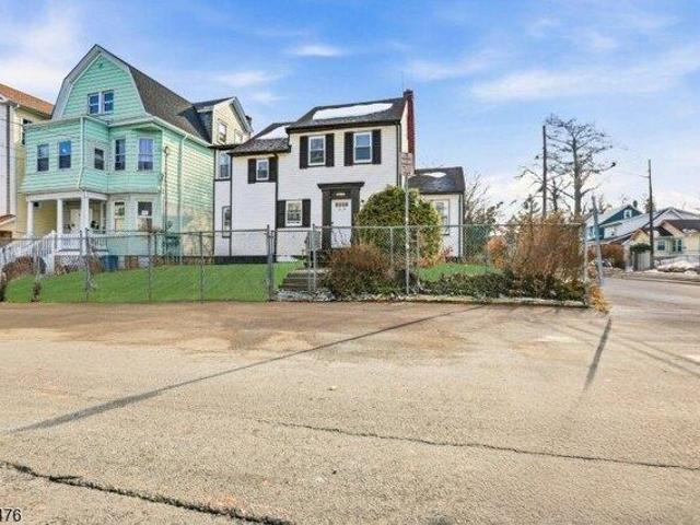 house with 3 bedroom, Newark NJ DS101782822