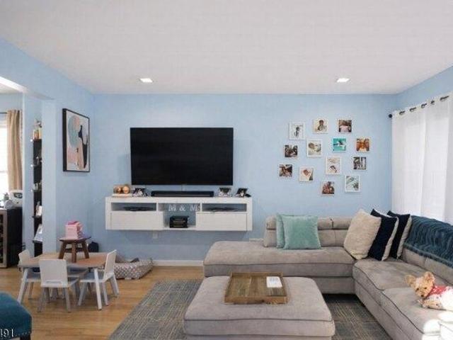 house with 3 bedroom, Newark NJ DS101897232