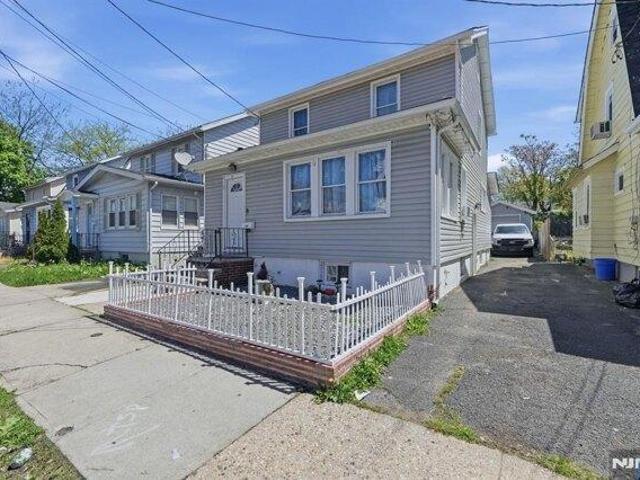 house with 3 bedroom, Newark NJ DS102561404