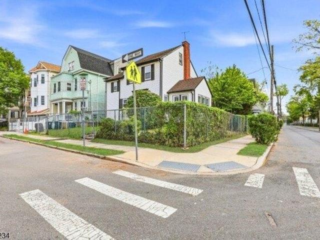 house with 3 bedroom, Newark NJ DS102562130