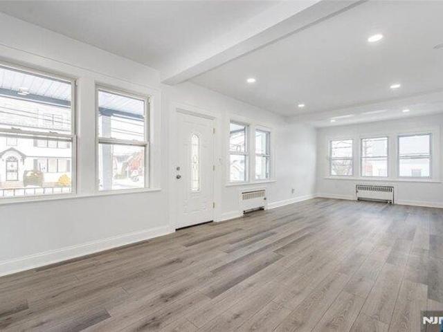 house with 3 bedroom, Newark NJ DS102586564