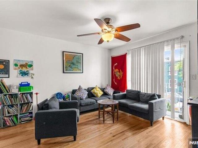 house with 3 bedroom, Newark NJ DS102026157