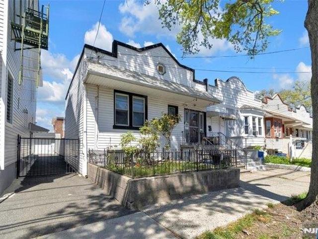 house with 3 bedroom, Newark NJ DS102029494