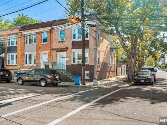 house with 3 bedroom, Newark NJ DS102281644