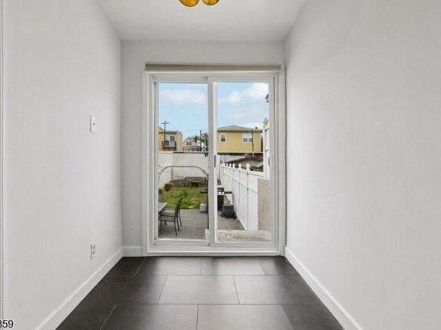 house with 3 bedroom, Newark NJ ES104919932