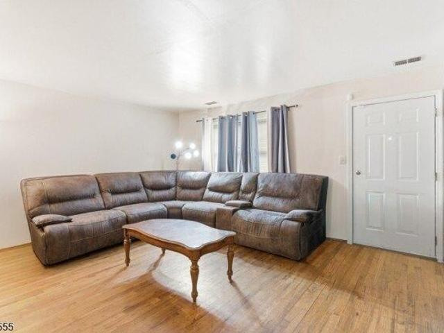 house with 3 bedroom, Newark NJ ES104376889
