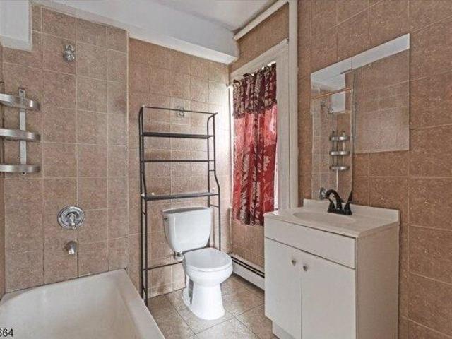 house with 3 bedroom, Newark NJ ES105123595