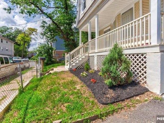 house with 3 bedroom, Newark NJ ES105123223