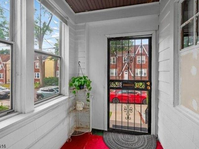 house with 3 bedroom, Newark NJ ES105125464
