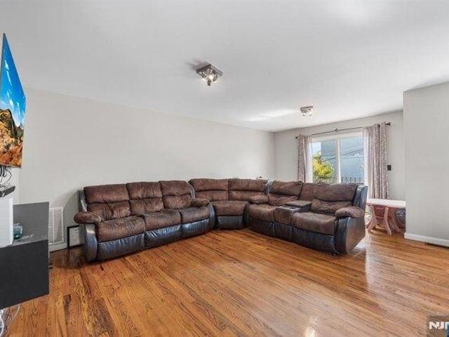 house with 3 bedroom, Newark NJ ES105126872