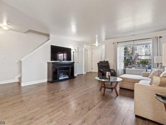 house with 3 bedroom, Newark NJ ES105277324