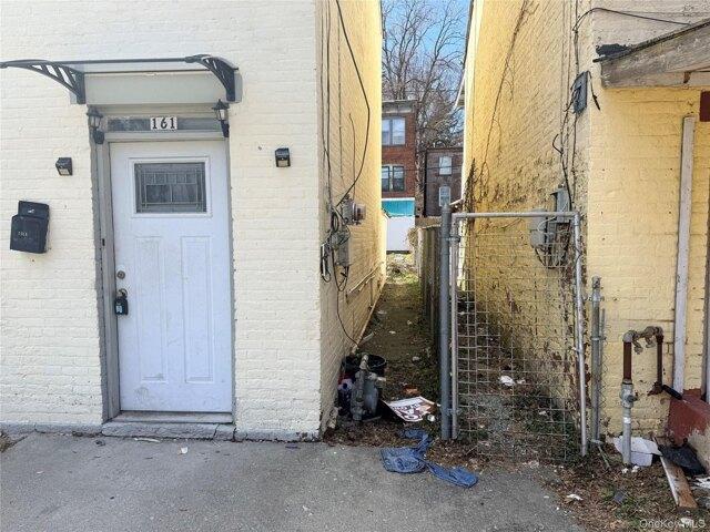 house with 3 bedroom, Newburgh NY ES103625624