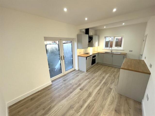 House With 3 Bedroom Newcastle Under Lyme Staffordshire DS87910731