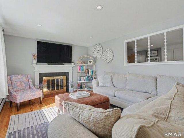 house with 3 bedroom, Newington CT DLS102279518