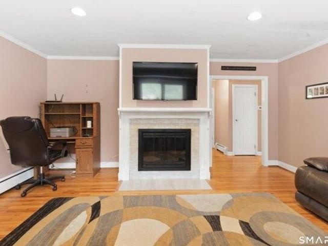 house with 3 bedroom, Newington CT DS102594021