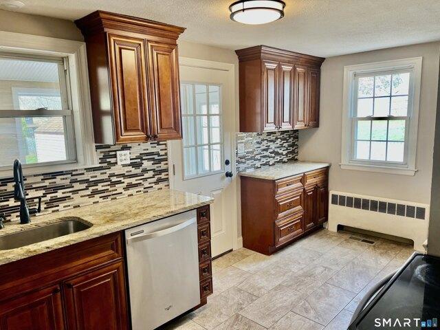 house with 3 bedroom, Newington CT DS102062449