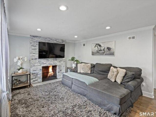 house with 3 bedroom, Newington CT DS103664127
