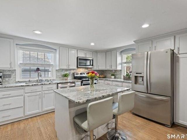 house with 3 bedroom, Newington CT ES103664127