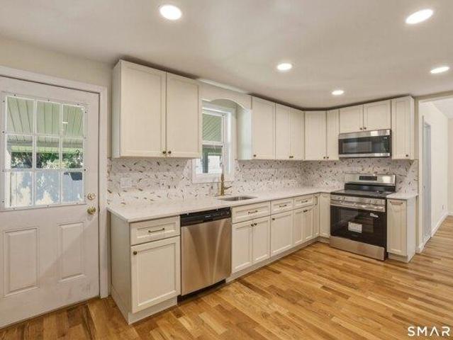 house with 3 bedroom, Newington CT ES104808272
