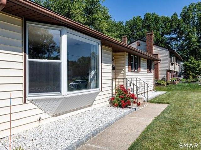 house with 3 bedroom, Newington CT ES104832399