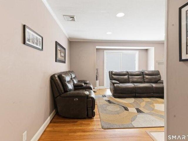 house with 3 bedroom, Newington CT ES104262330