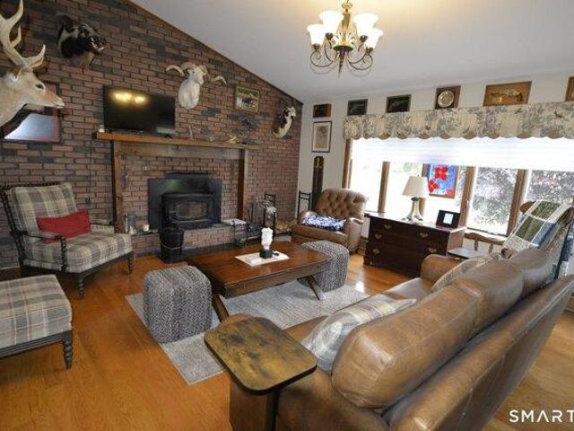 house with 3 bedroom, Newington CT ES104351759