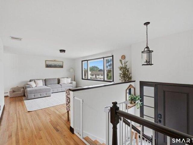 house with 3 bedroom, Newington CT ES105159701