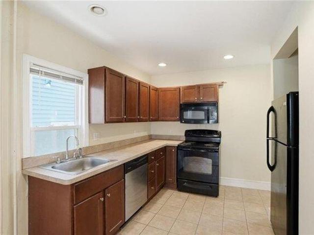 house with 3 bedroom, Newport RI ES103162282