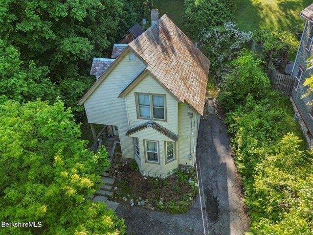 house with 3 bedroom, North Adams MA ES103927739