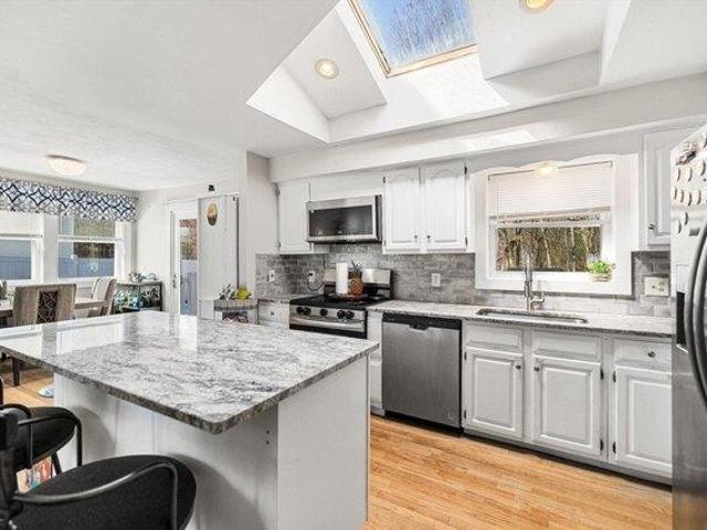 house with 3 bedroom, North Attleboro MA DS102254577