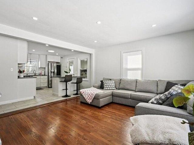 house with 3 bedroom, North Attleboro MA ES103126802