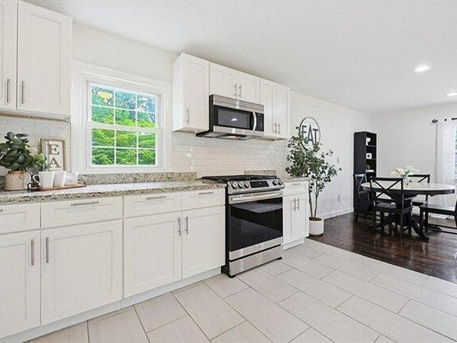 house with 3 bedroom, North Attleboro MA ES103158253