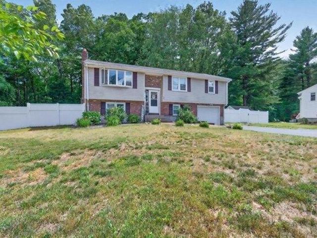 house with 3 bedroom, North Attleboro MA ES104442594