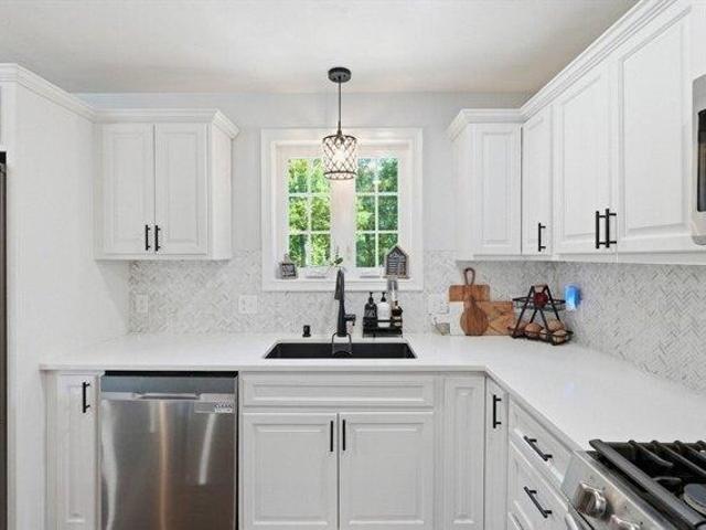house with 3 bedroom, North Attleboro MA ES104849427
