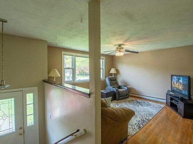 house with 3 bedroom, North Attleboro MA ES104074648