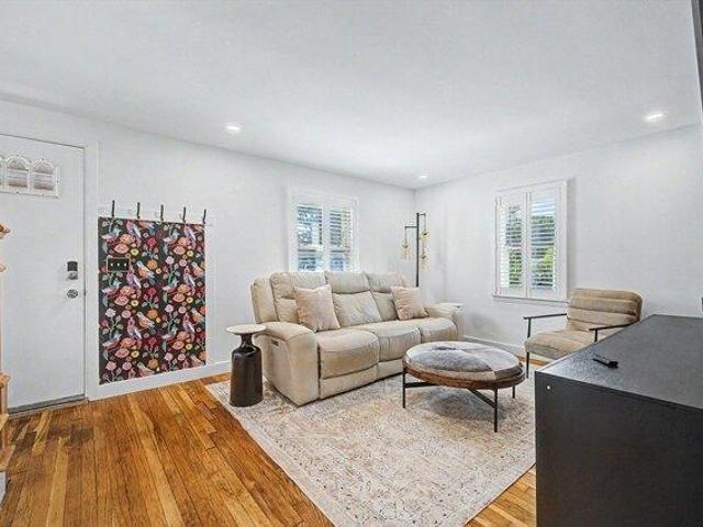 house with 3 bedroom, North Attleboro MA ES105157507