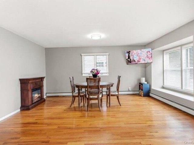 house with 3 bedroom, North Babylon NY ES103625918