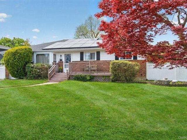 house with 3 bedroom, North Babylon NY ES103622943